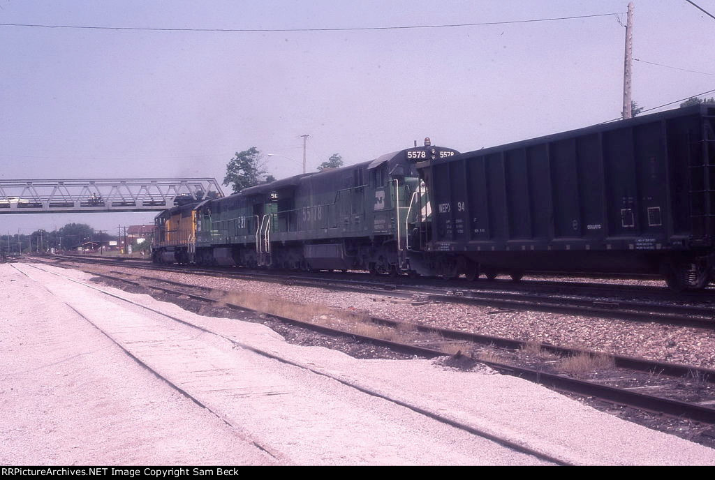 BN 5578, 5121, and CNW 6910 Westbound